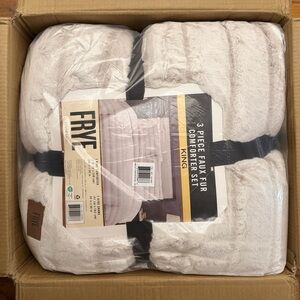 Frye | Bedding | Last Chance Frye 3piece Channel Stitch Faux Fur ...